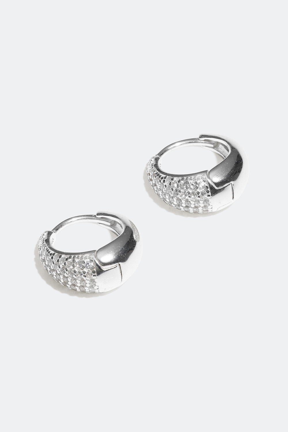 Kjøp Ovale øreringer I Ekte Sølv Med Cubic Zirconia På Glitterno