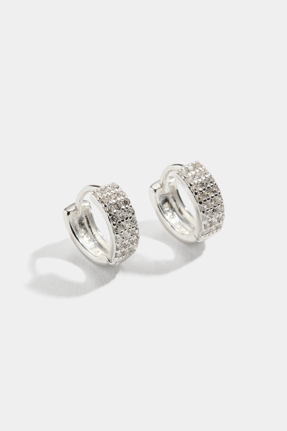Kjøp Minihoops I Ekte Sølv Med Tre Rader Med Cubic Zirconia På Glitterno